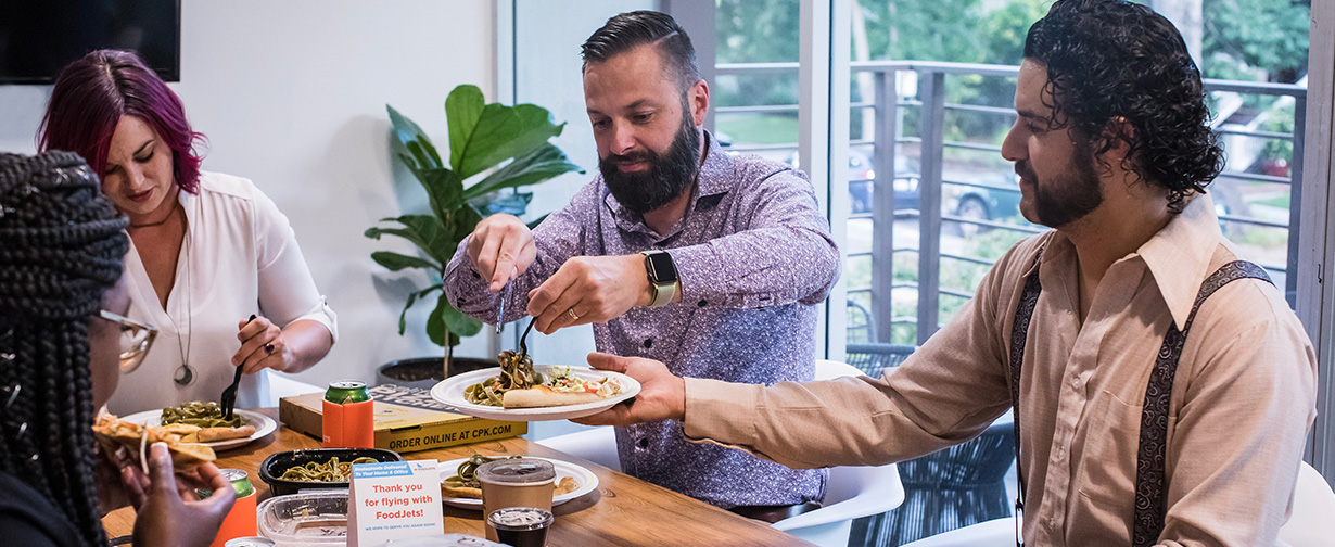 5 Reasons Why Team Lunch Are Good For Your Business